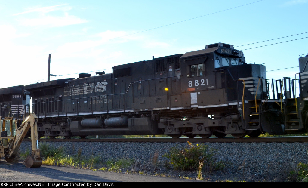 NS C40-9 8821 on 17G